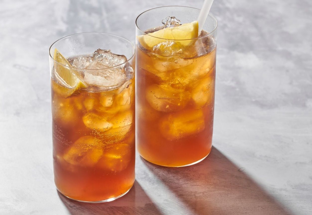 Ini Dia Alasan Kamu Tidak Dianjurkan Untuk Minum Es Teh Saat Buka Puasa - Madingmu